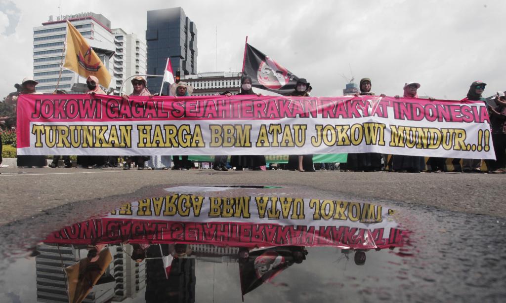 Turunkan Harga BBM atau Jokowi Mundur