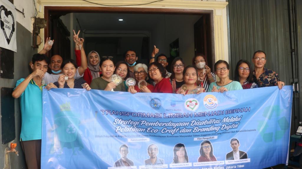 UMB Berdayakan Disabilitas lewat Eco-Craft dan Branding Digital
