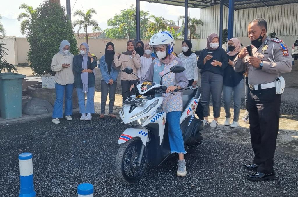 Utamakan K3, PNM Beri Bekal Kepada Para AO Mekaar