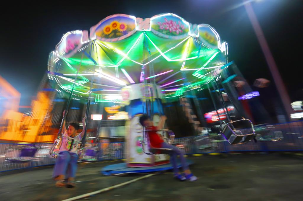 Wahana Pasar Malam di Cinere Jadi Hiburan Murah Meriah Warga Depok