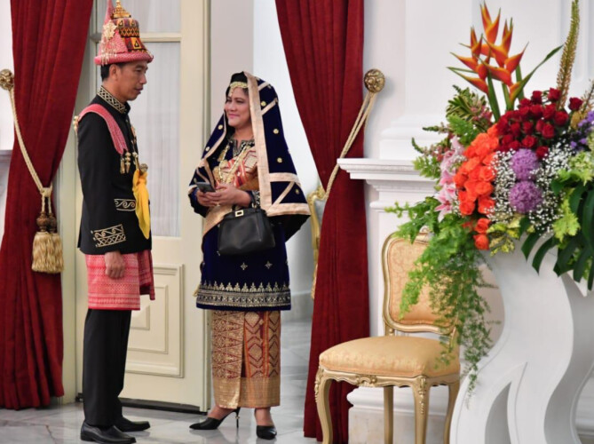 Riwayat Busana Adat Jokowi Dalam Upacara HUT RI, Tahun Ini Pakai Baju Kaltim