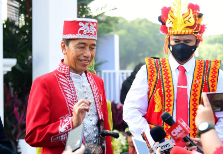 Riwayat Busana Adat Jokowi Dalam Upacara HUT RI, Tahun Ini Pakai Baju Kaltim